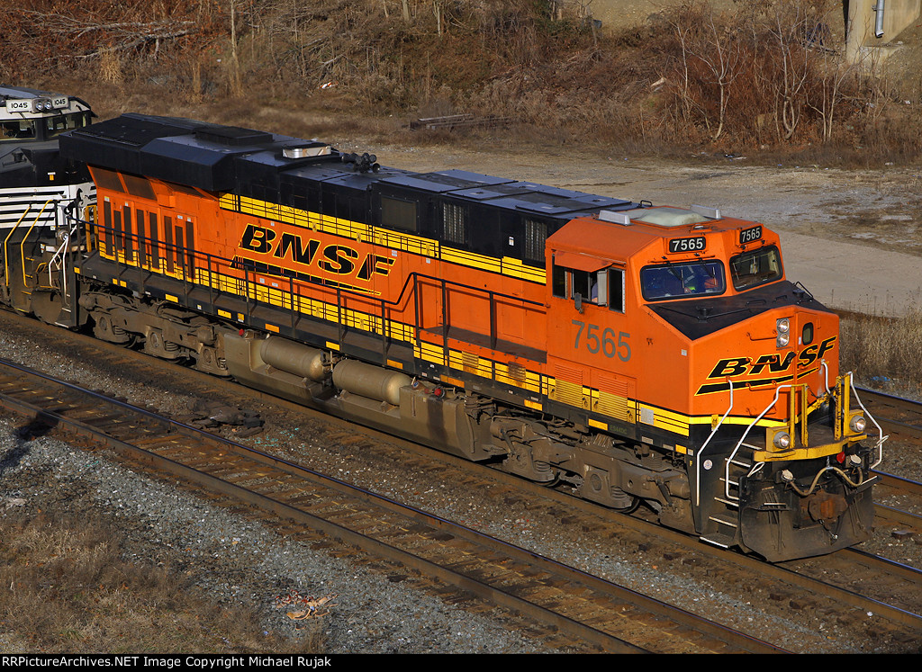 BNSF 7565